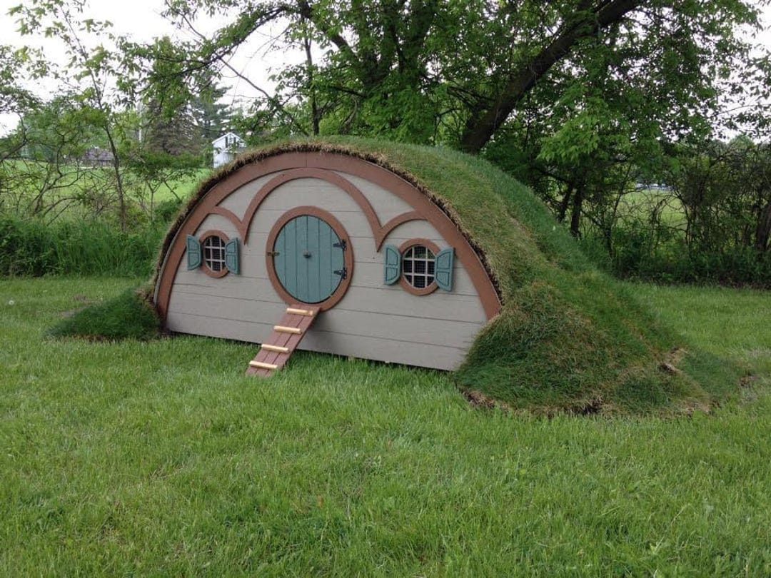 The Shire Chicken Coop | Hobbit-inspired 4x8 Coop With Grass Roof | by ...