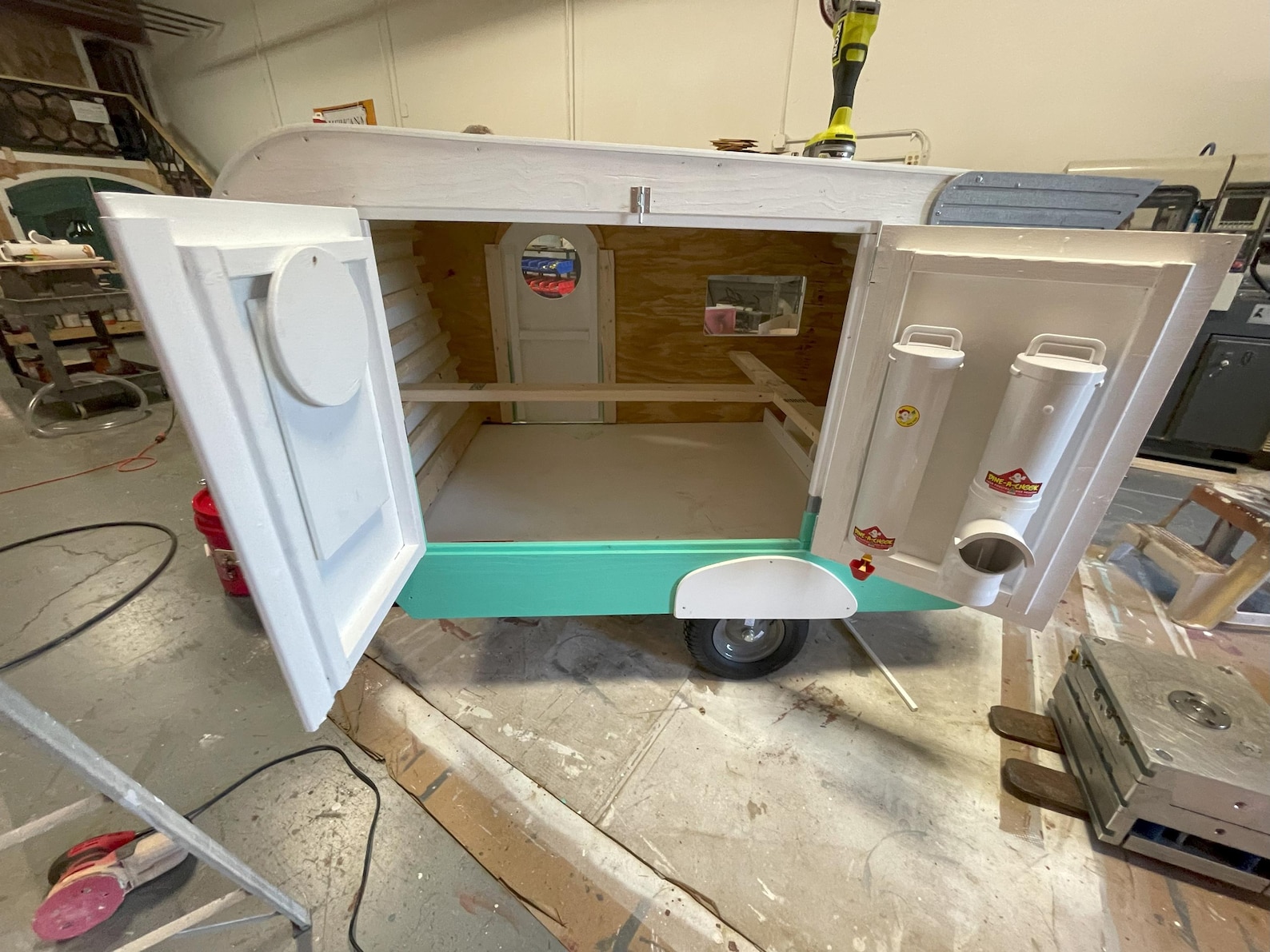 Camper Chicken Coop | Mobile 1950s-style, Kritter Kribs - Etsy