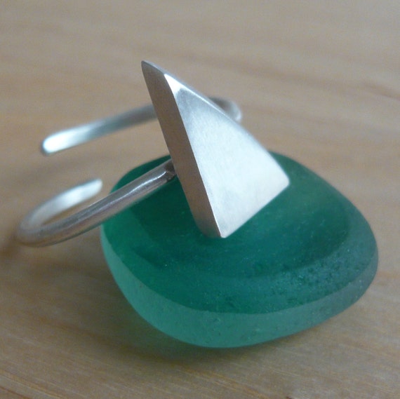 Items similar to Geometric Adjustable Silver Ring - Triangle on Etsy