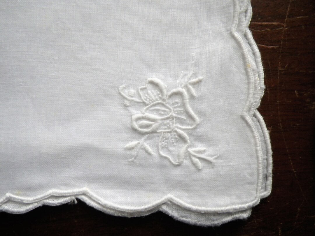Set of 4 Embroidered Linen Hankies White Scalloped Edge 11x10-1/2 ...