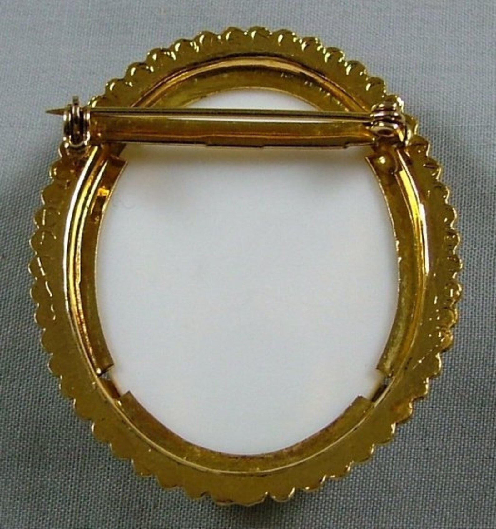 Colonial Scene Brooch - Etsy