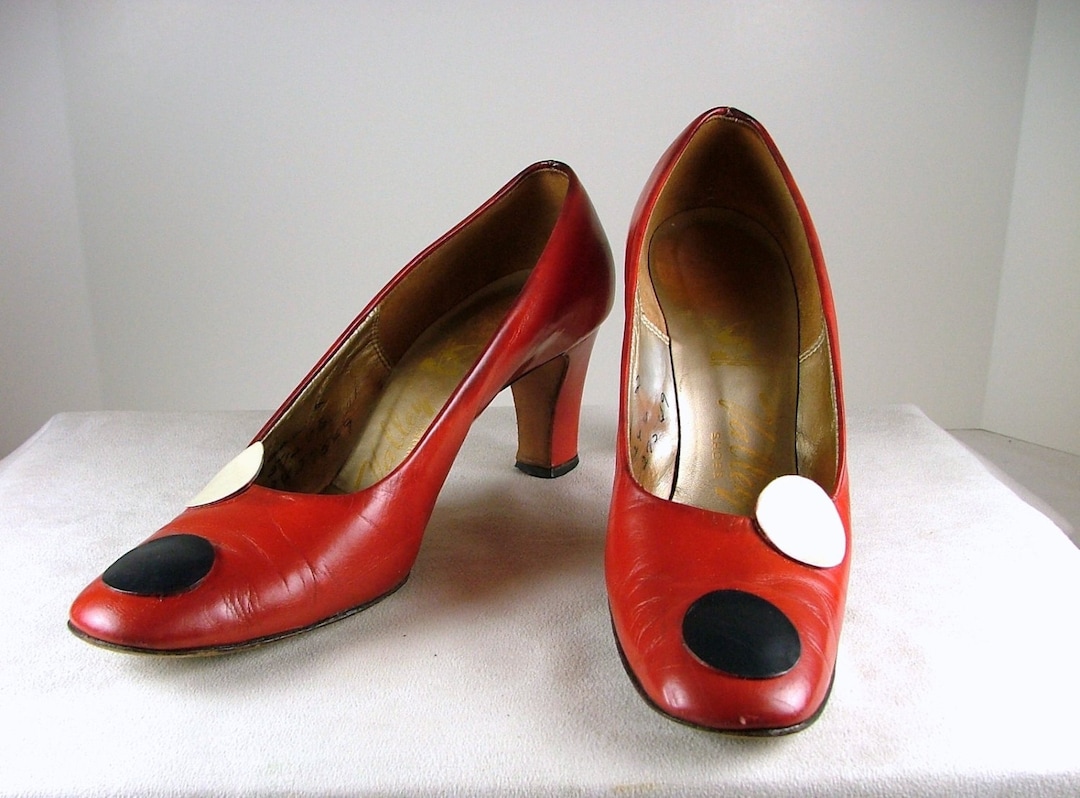 VALLEY SHOES Red Leather Pumps With Dots Size 8 AAA 8 Very Narrow - Etsy