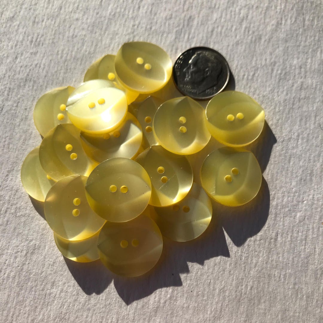 Set of 18 Lemon Yellow Plastic Buttons 11/16 Inch Sewing Buttons Craft ...