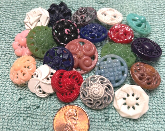 Lot of 21 Assorted Vintage Plastic Pierced Shank Buttons Sewing Buttons ...