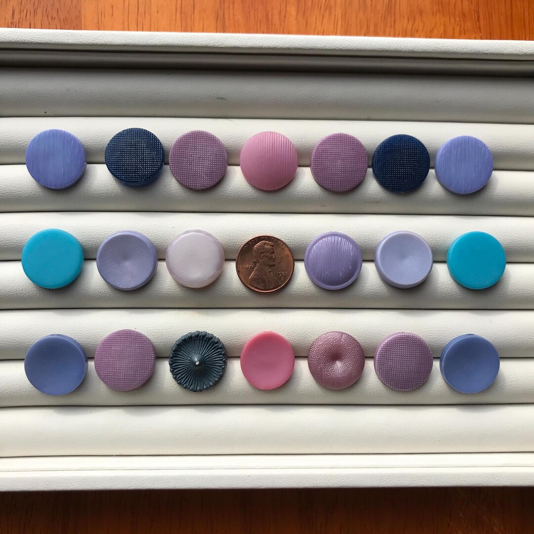 Lot of 20 Assorted Vintage Plastic Shank Buttons 3/4 Inch Sewing ...