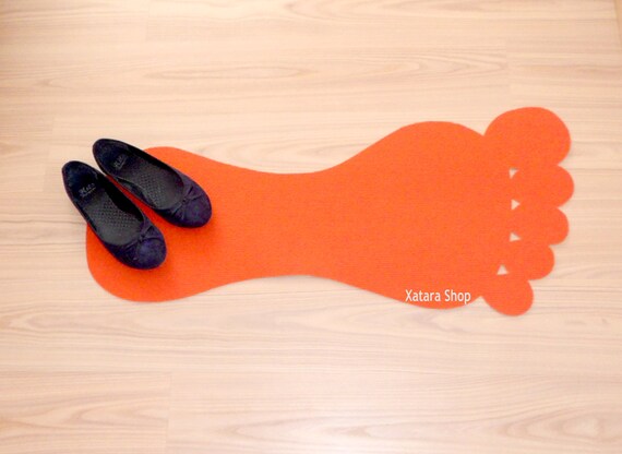 Artículos similares a Foot rug shape. Bath mat or welcome mat ...