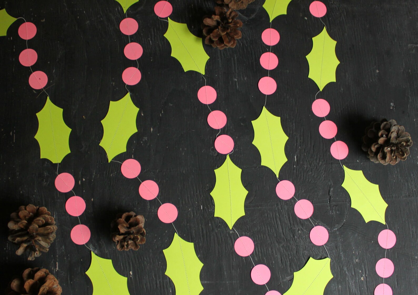 Holly Garland Paper Garland Christmas Decoration Christmas - Etsy Denmark