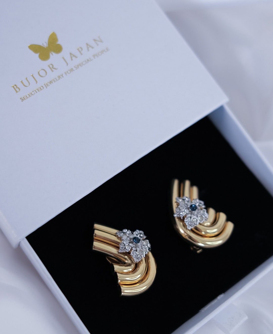 BALMAIN Earrings Vintage, Daisy Flower Earrings, Modern Bridal Pearl ...