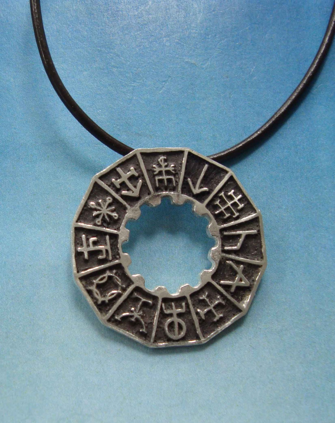 RUNES TALISMAN Pendant Amulet Engraved With the Most Powerful and ...