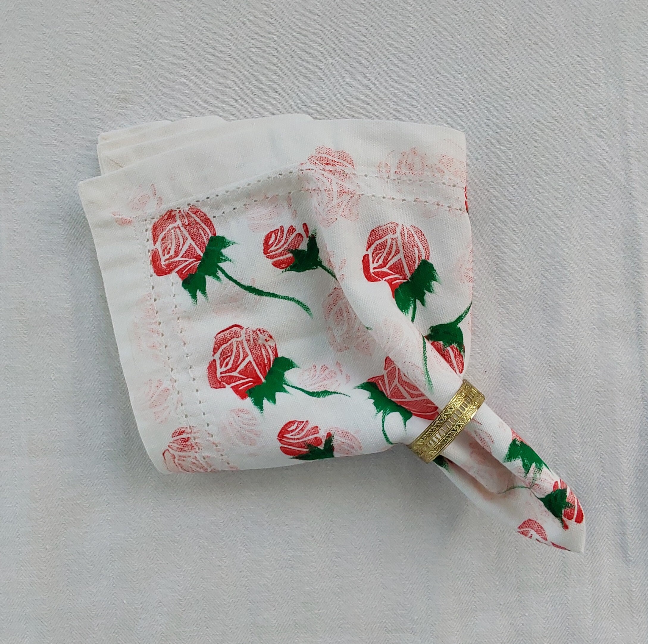 Table Napkins, Romantic Red Roses, Rosebuds Stamped on White Recycled ...