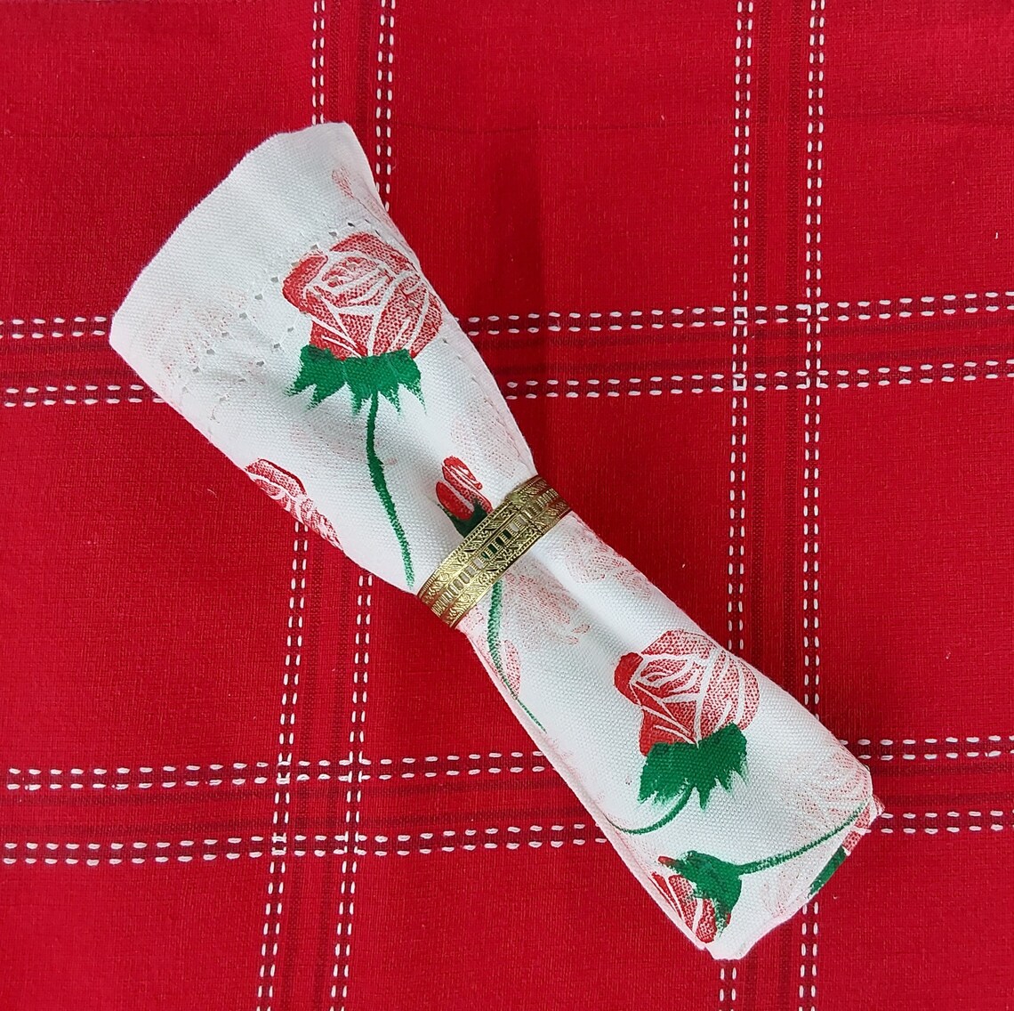 Table Napkins, Romantic Red Roses, Rosebuds Stamped on White Recycled ...