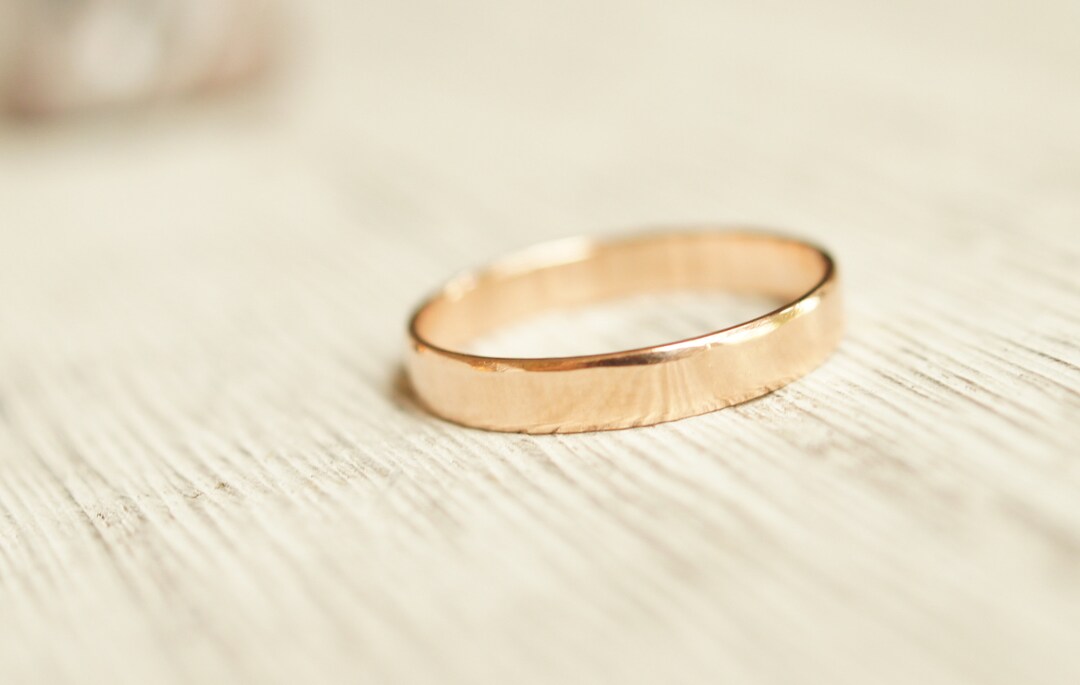 Flat rose gold wedding band store