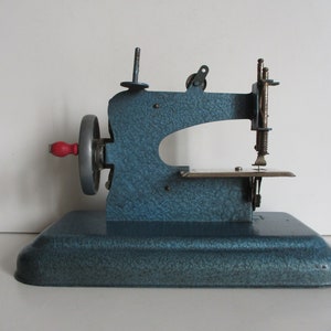 Vintage Antique French Sewing Machine Tin Toy 1930s 1950s Ma Cousette ...