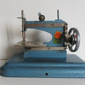 Vintage Antique French Sewing Machine Tin Toy 1930s 1950s Ma Cousette ...