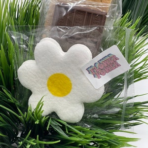 Daisy Party Favor. Smores Kit . Flower Favors . 70’s Party Decor ...