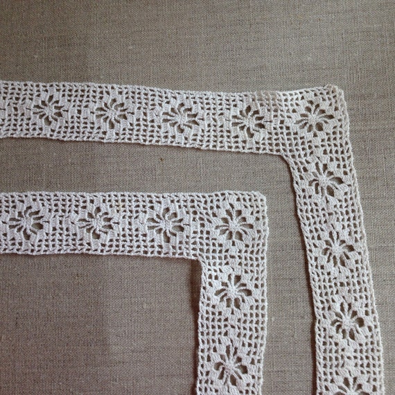 Pair of Filet Lace Corner Pieceshandmadescrapbookinghome | Etsy