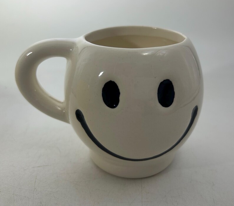 Vintage Smiley Face / Happy Face Mug: Bright Yellow or White, 3.5 ...