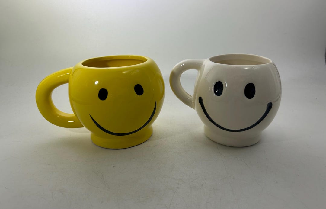 Vintage Smiley Face / Happy Face Mug: Bright Yellow or White, 3.5 ...