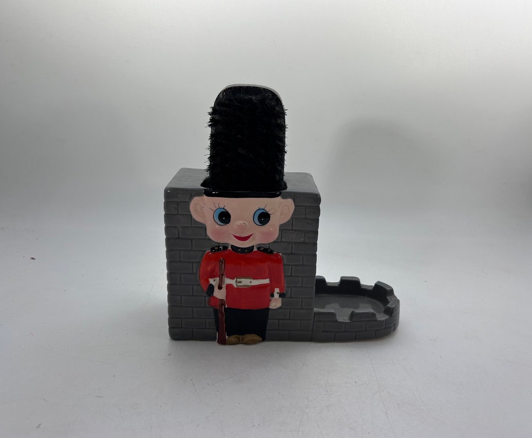 Vintage Ceramic Castle Guard Beefeater Soldier / Novelty Shoe Shine ...