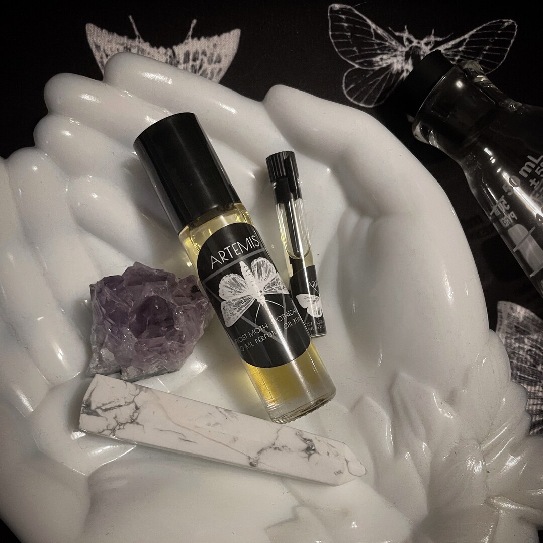 ARTEMIS Handmade Perfume Oil, Perfume Oil Roll On, Witchy Perfume Oil ...