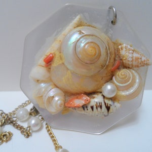 Vintage Shell and Lucite Pendant Necklace Vintage Seashell - Etsy