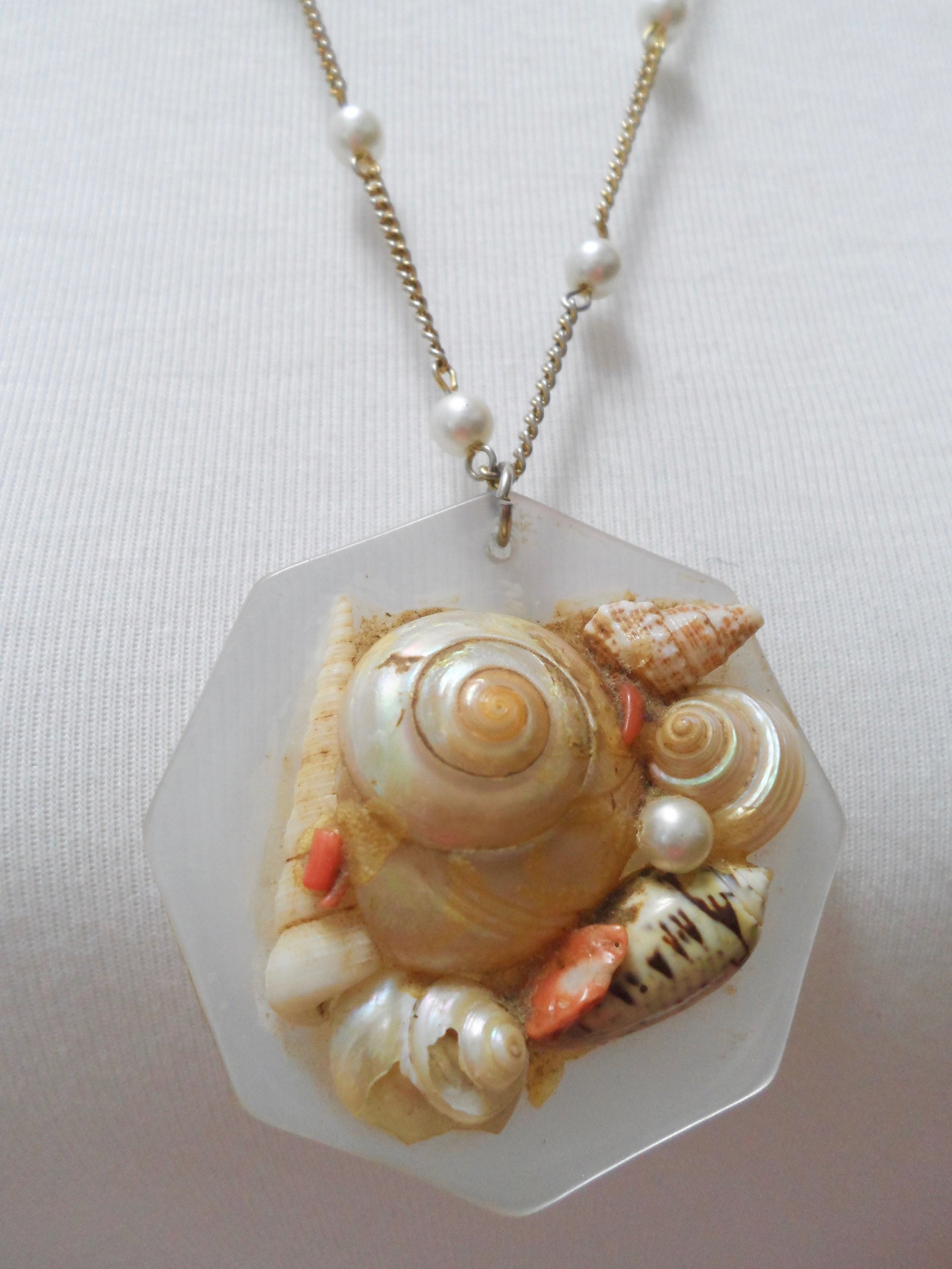 Vintage Shell and Lucite Pendant Necklace Vintage Seashell - Etsy