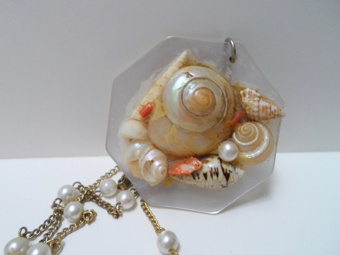 Vintage Shell and Lucite Pendant Necklace Vintage Seashell - Etsy