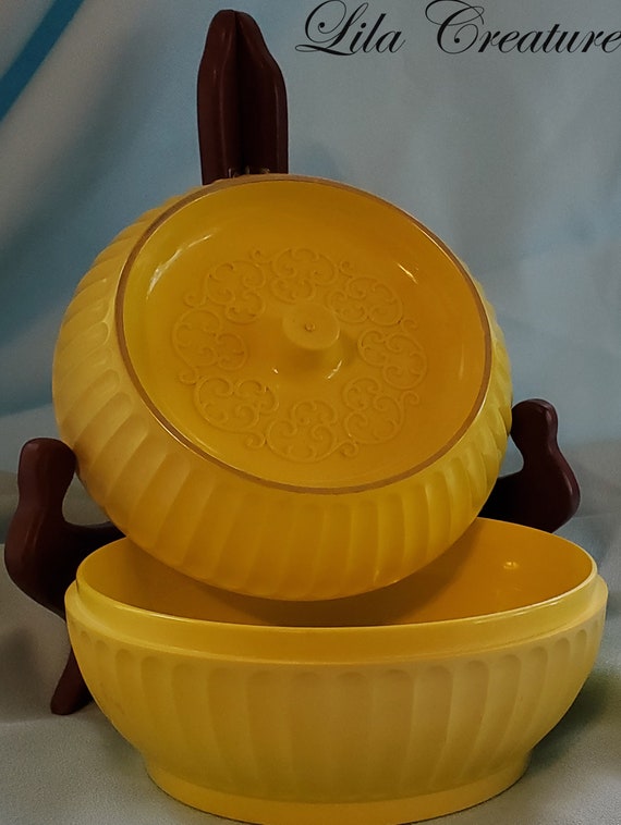 Vintage 1960s Plastic Powder Dish and Puff - Gem