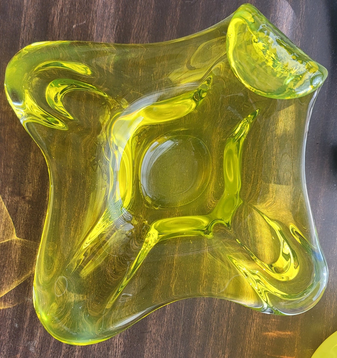 Vintage Yellow Glass Ashtray Statement Piece. 9-3/4" Wide X (8-3/4 ...