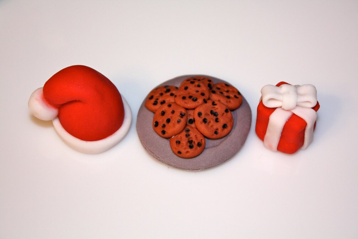 CHRISTMAS SANTA Hat Cookies and Present Fondant Cupcake - Etsy