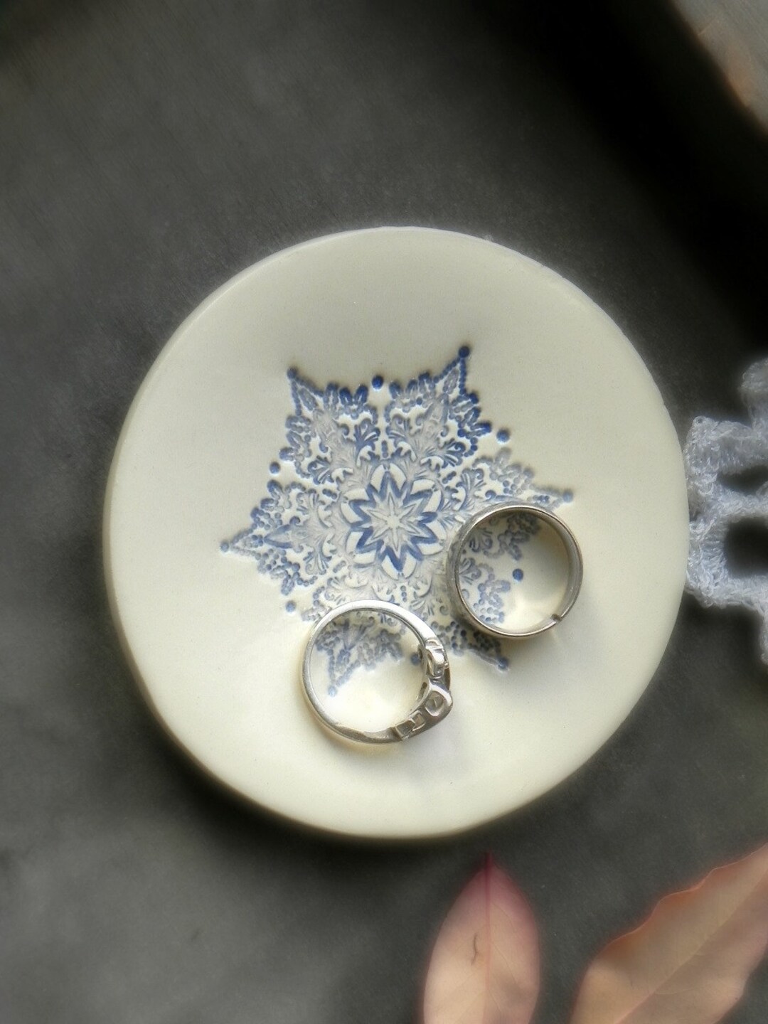 Ceramic Ring Holder Blue Snowflake Ring Dish Icy Round Plate White ...