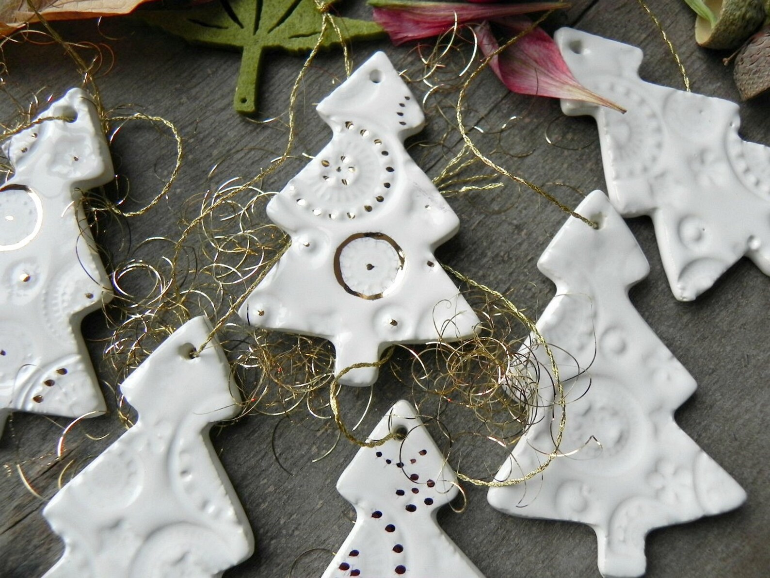 White Gold Ceramic Christmas Tree Ornaments Lace Pottery Gold Luxury ...
