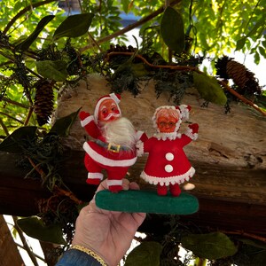 Vintage Flocked Dancing Santa Claus & Mrs Claus Christmas Centerpiece ...