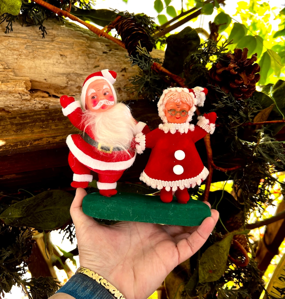 Vintage Flocked Dancing Santa Claus & Mrs Claus Christmas Centerpiece ...