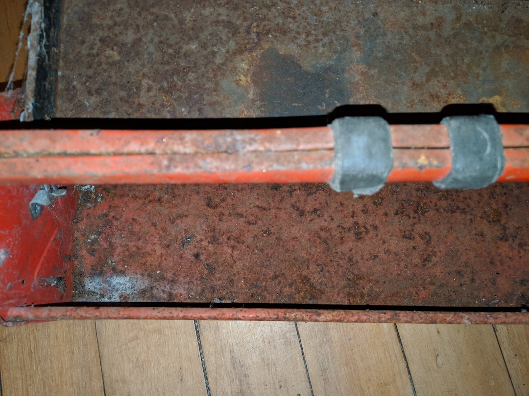 Vintage Rusty Tote-all Metal Tool Box With Lift Drawer Red and Rusty ...
