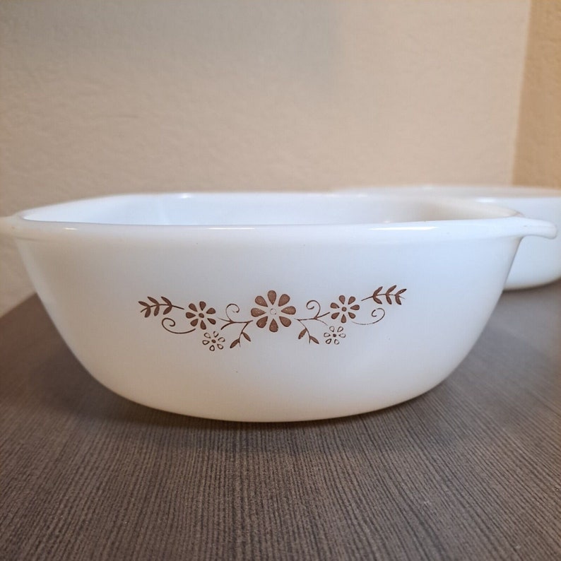 Vintage 1950s Dynaware Pyr-o-rey Brown Daisy Milk Glass Casserole ...