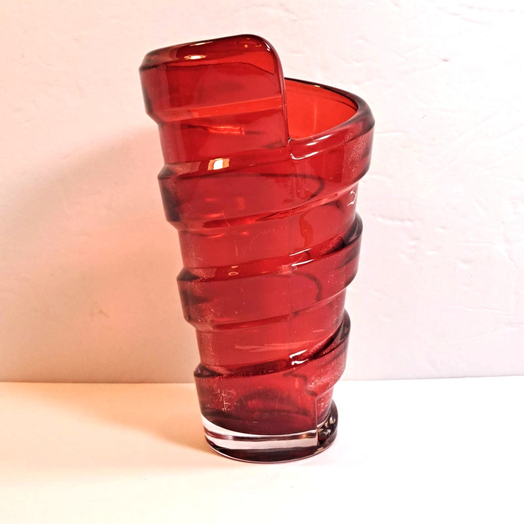 Vintage Ruby Red Spiral Swirl Art Glass Vase 9 Unmarked Centerpiece ...