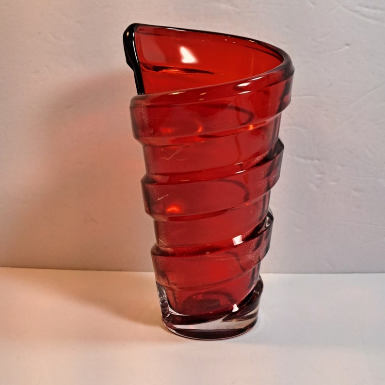 Vintage Ruby Red Spiral Swirl Art Glass Vase 9 Unmarked Centerpiece ...