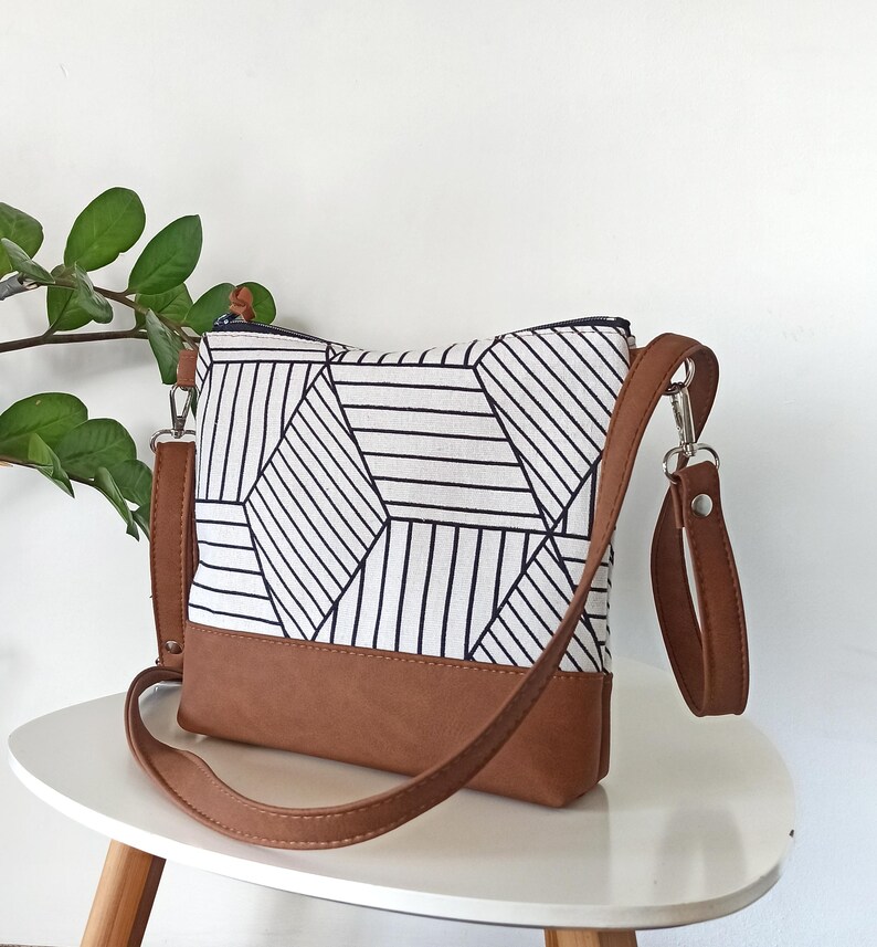 Bolsa transversal de linho: Bolsa de ombro em couro vegano com estampa ...