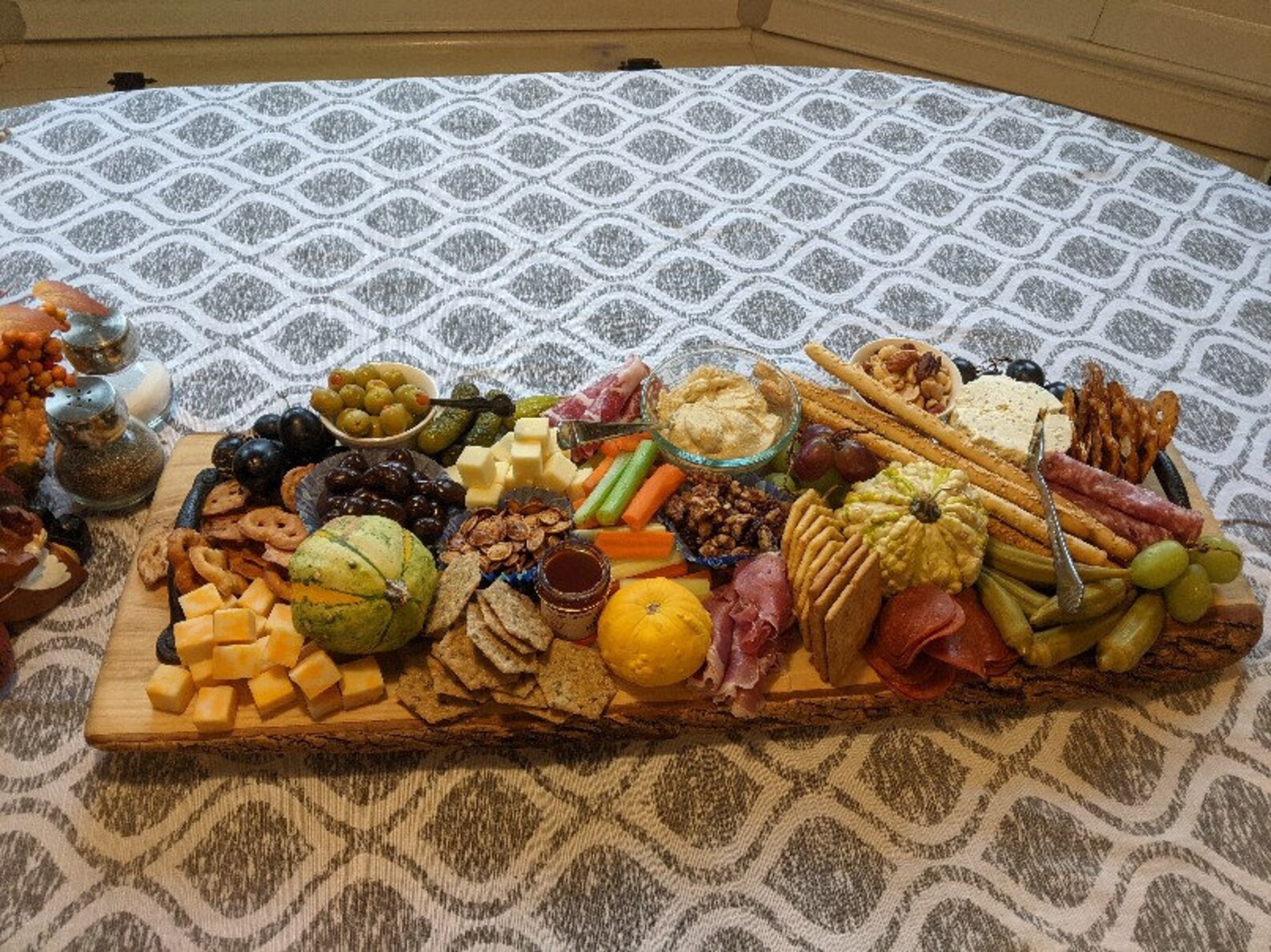 Rustic Cheese Meat Charcuterie Board, Live Edge Cutting Board With Bark ...