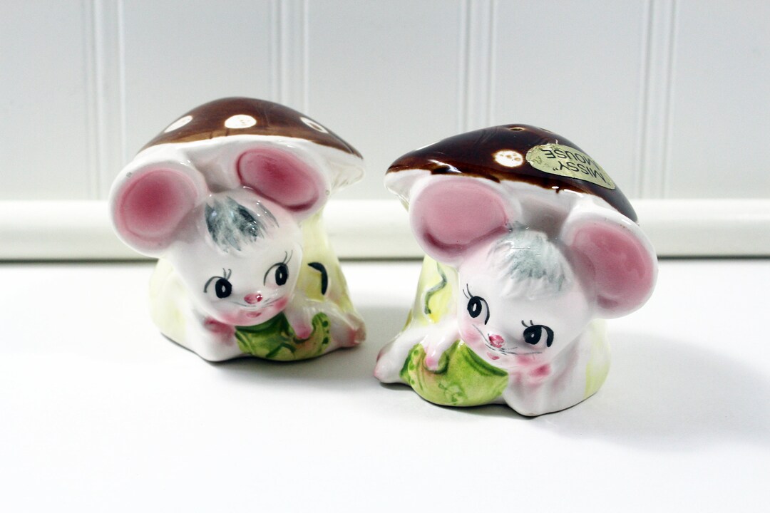 Vintage 60s Enesco Missy Mouse Mushroom Salt and Pepper Shaker Set - Etsy