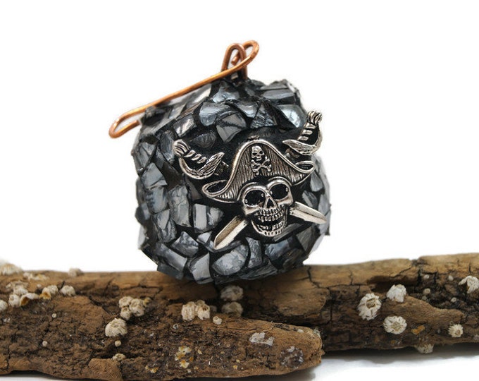 Pirates of the Caribbean Christmas Tree Ornament, Pirate Skull ...