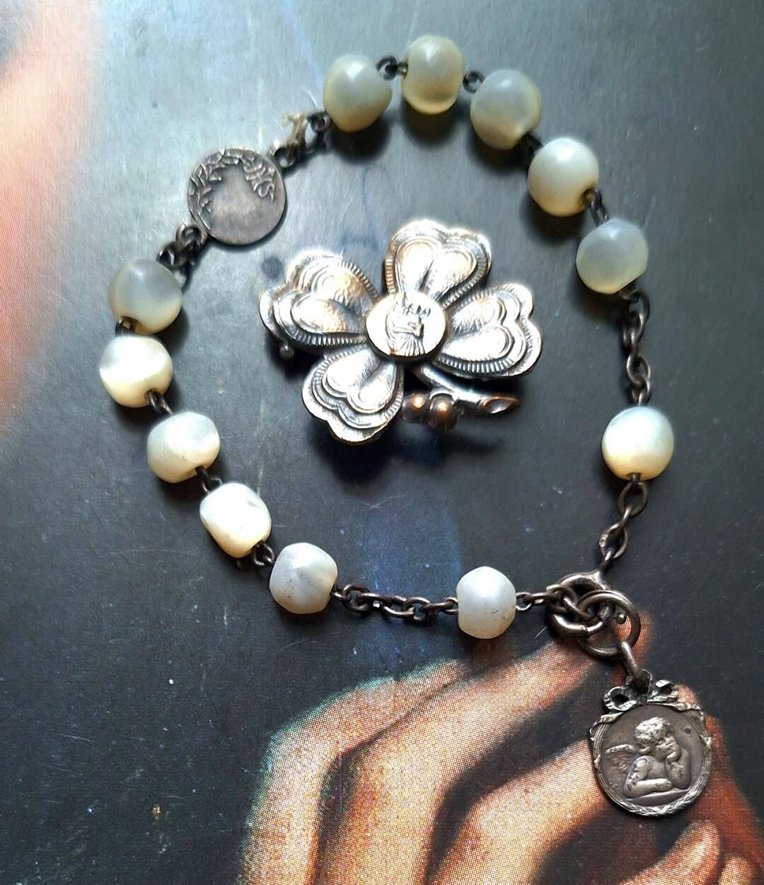 Ancient Mother -of -pearl Roslet Bracelet, Round Tread With 4 Leaves ...
