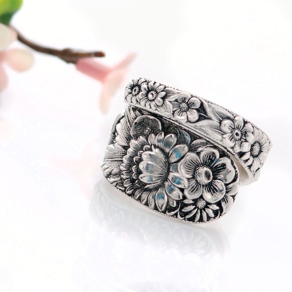 Repousse Ring - Etsy