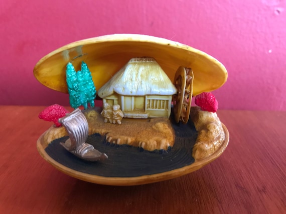 Intriguing Japanese clam shell dioramas. Souvenirs from the | Etsy