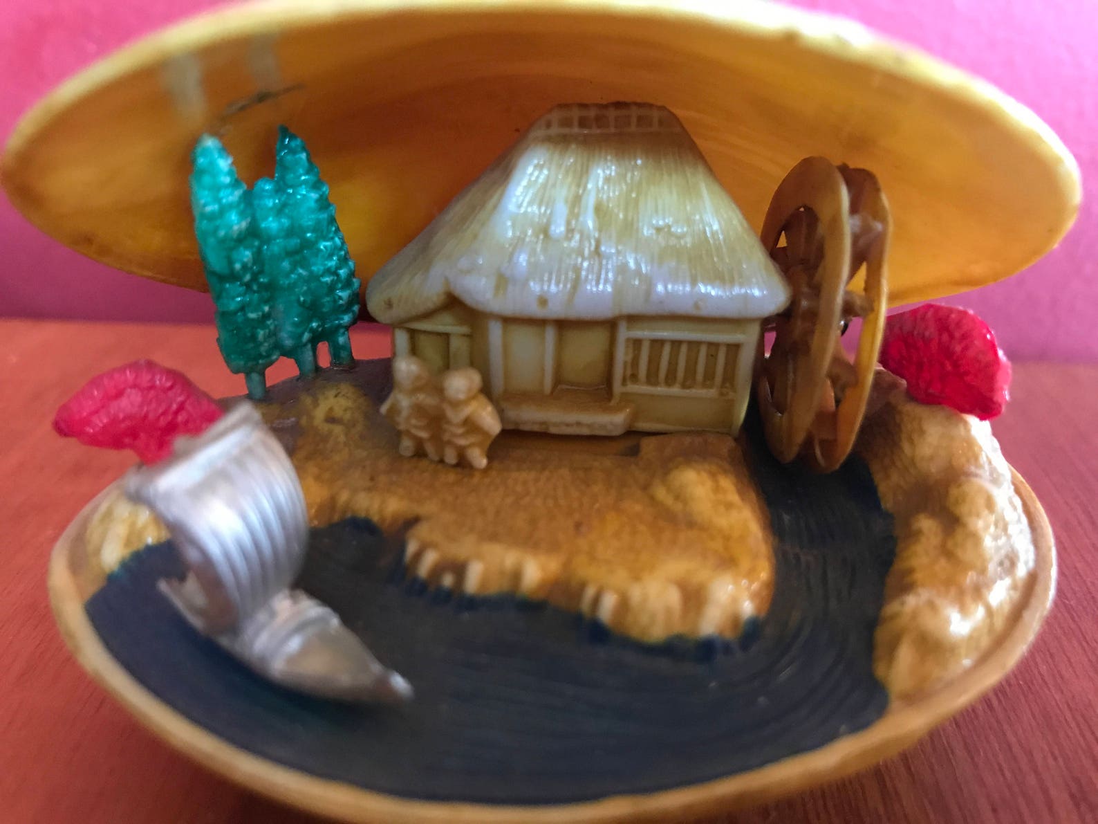 Intriguing Japanese clam shell dioramas. Souvenirs from the | Etsy