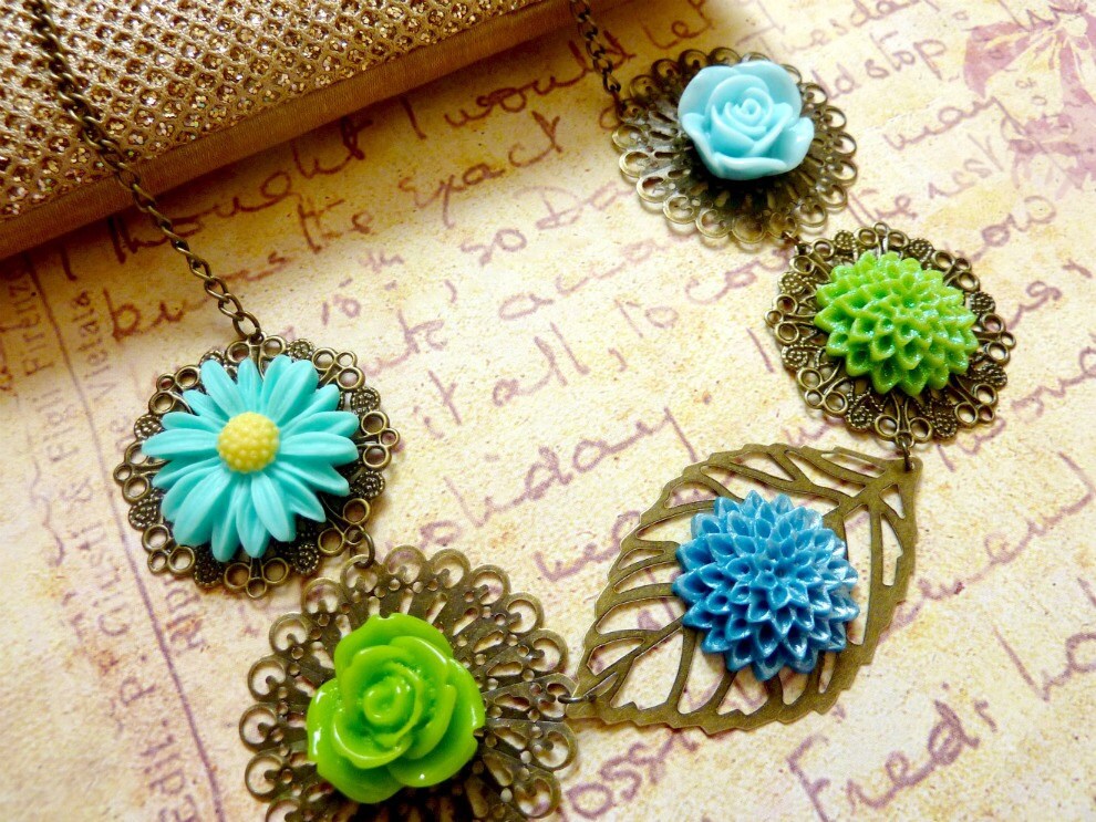 Flower necklace blue green flower garden bib vintage necklace | Etsy