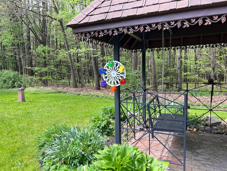 Spinning Bird Feeder! Rainbow Color Feeder Ferris Wheel Metal Yard Art ...