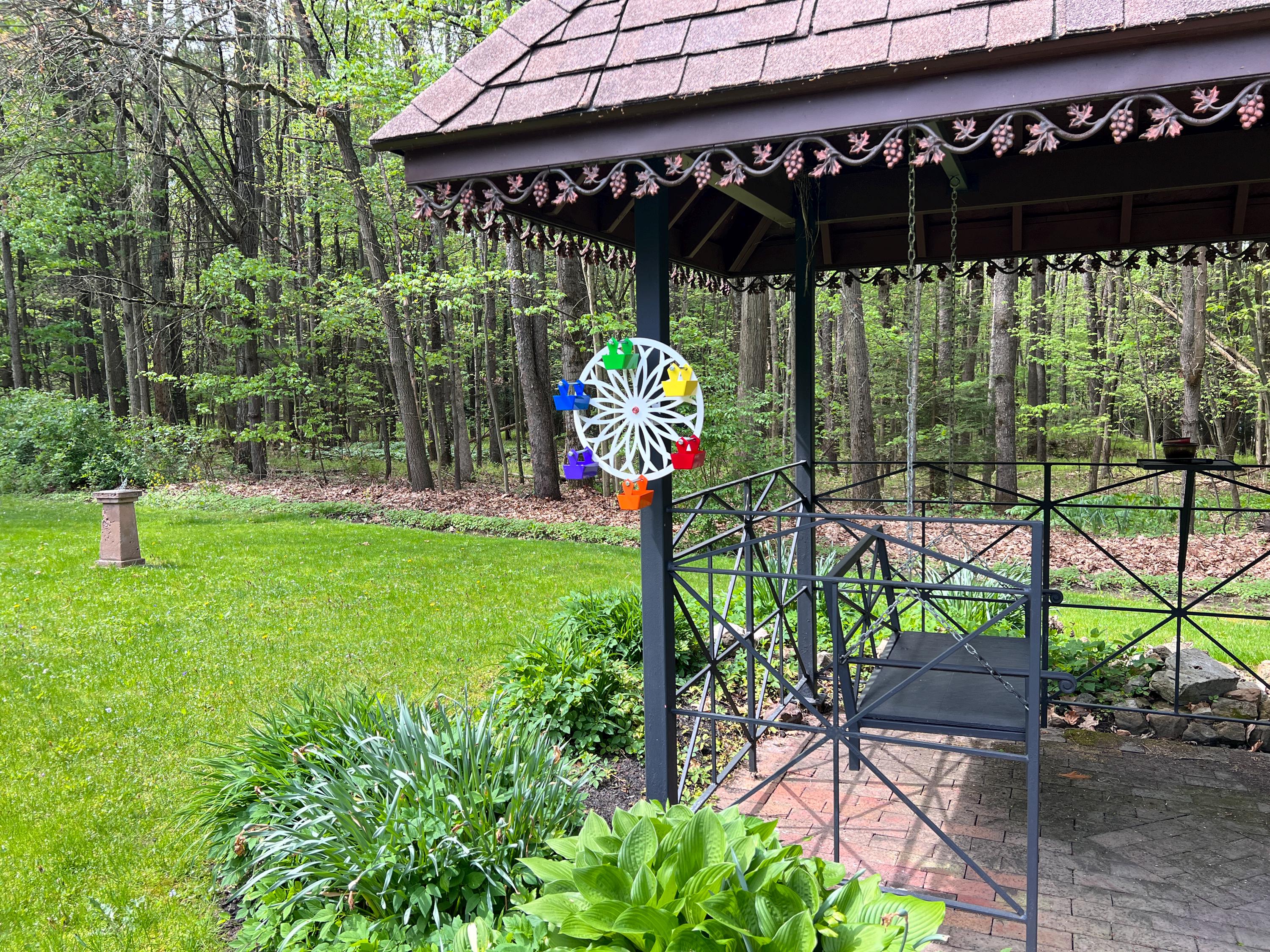 Spinning Bird Feeder! Rainbow Color Feeder Ferris Wheel Metal Yard Art ...