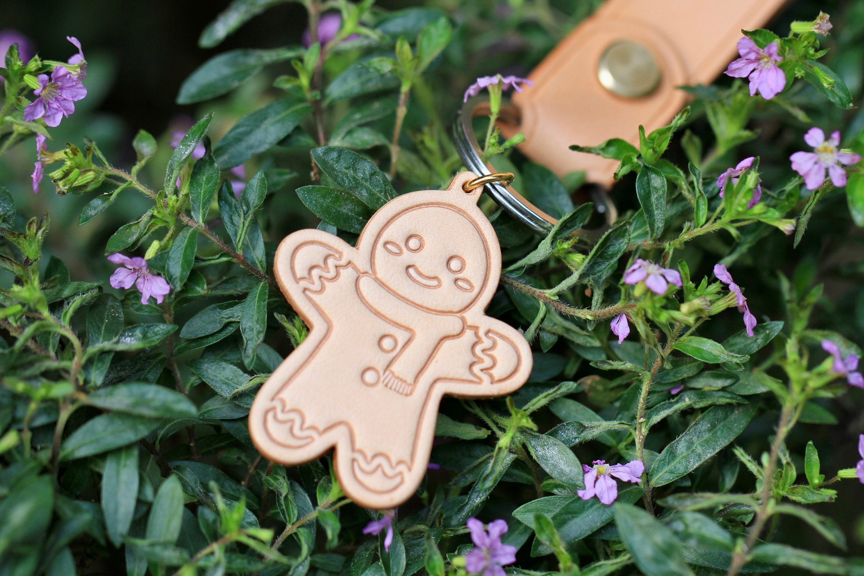 Handmade Leather Gingerbread Man Key Chains Gingerbread Man Keyring ...